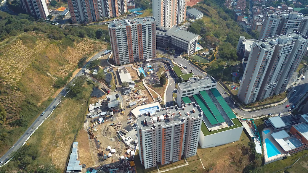 Al parque - Muros y Techos